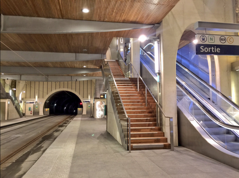 Le T6 est arrivé à Viroflay Rive Droite